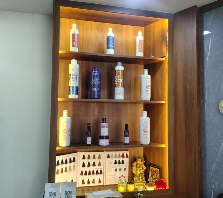 Glows Studio – Premium Family Saloon - Availableo